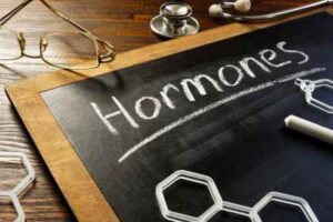 Haarausfall Frau Hormone - Wie Hormone dein Haar beeinflussen